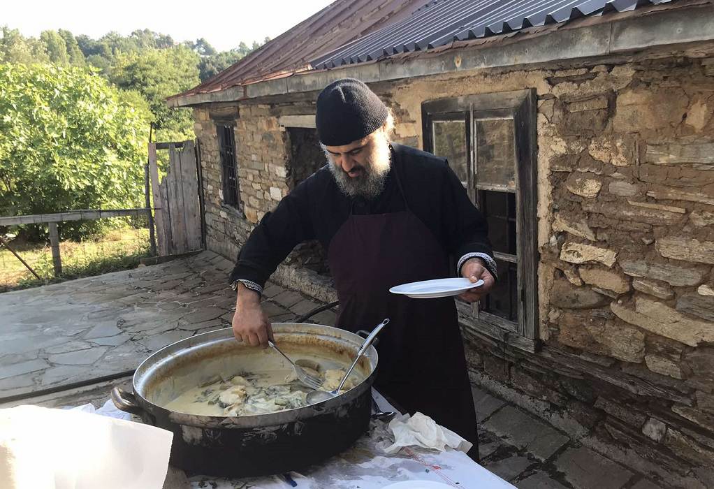 Άγιο Όρος: Ο Κρητικός μοναχός που φτιάχνει κεραλοιφές εδώ και 20 χρόνια